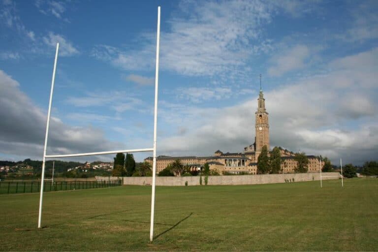 13 Common Things That Are About 300 Meters Long (+ Pics) | Measuringly