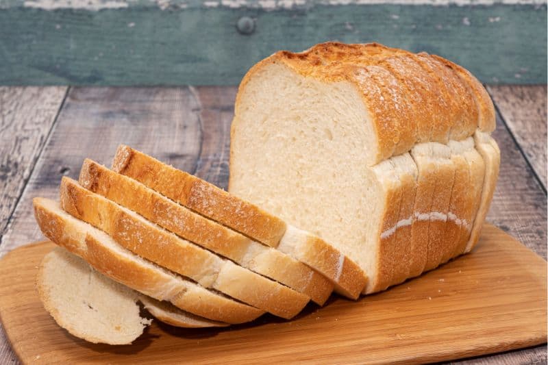How Much Does a Loaf of Bread Weigh? (Full Guide) | Measuringly