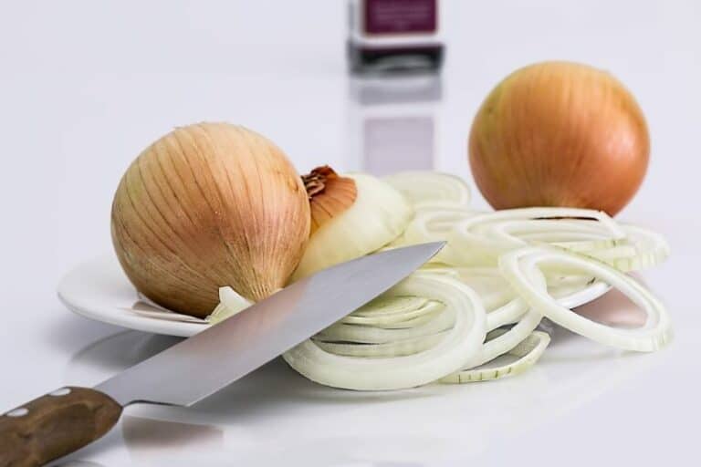 How Much Does an Onion Weigh? (Small, Medium & Large) | Measuringly